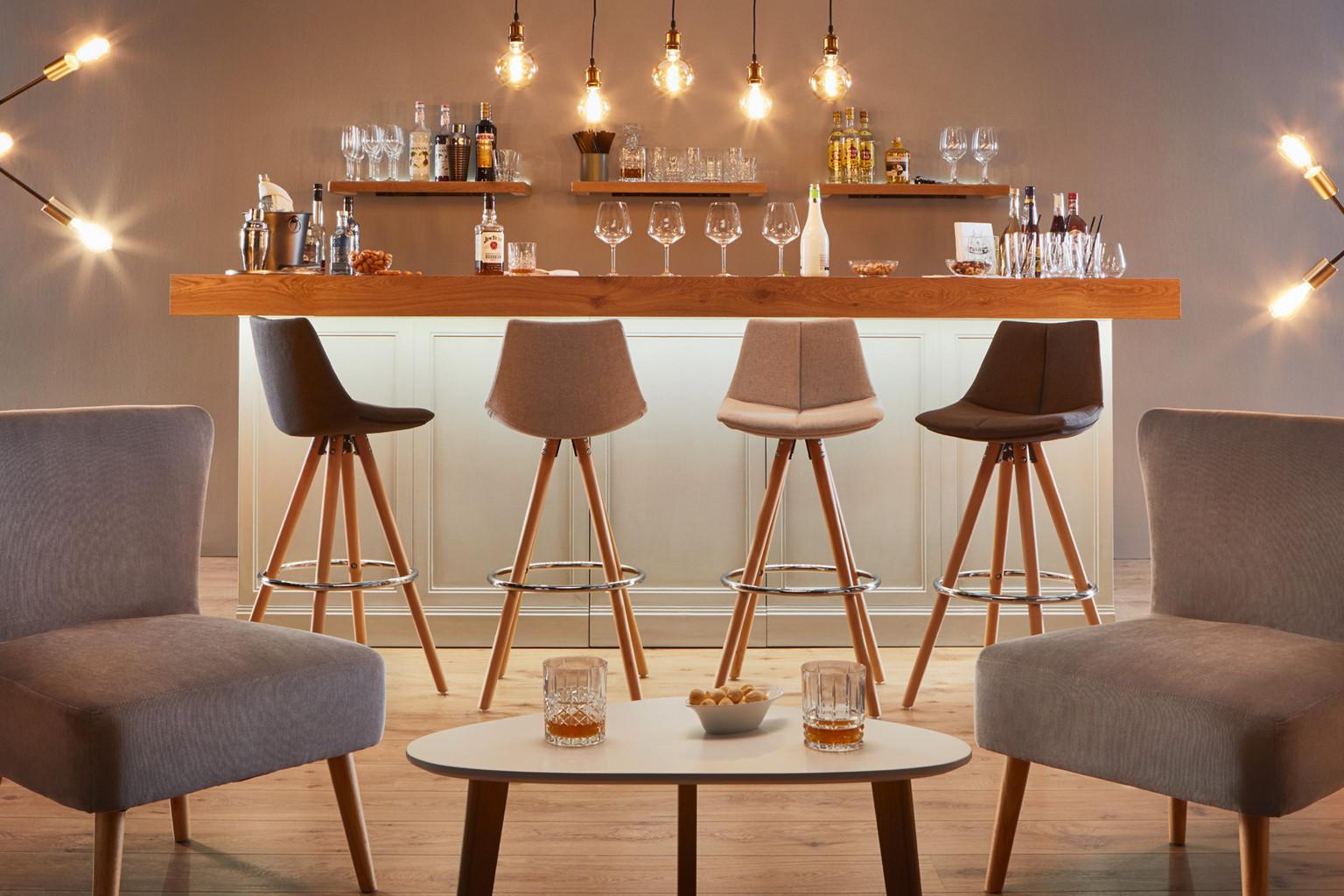 Die hauseigene Bar mömax