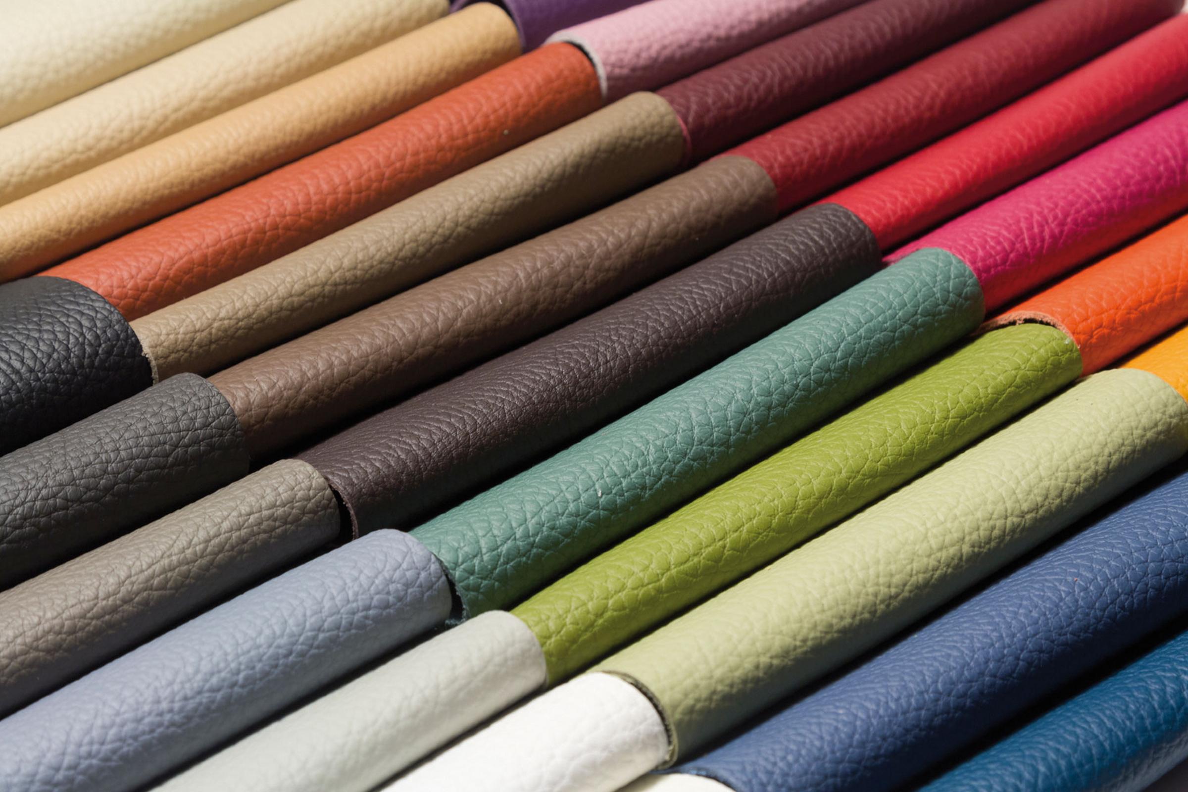 Polsterstoffe | Sofabezüge von Stoff- bis Lederbezug | mömax.de