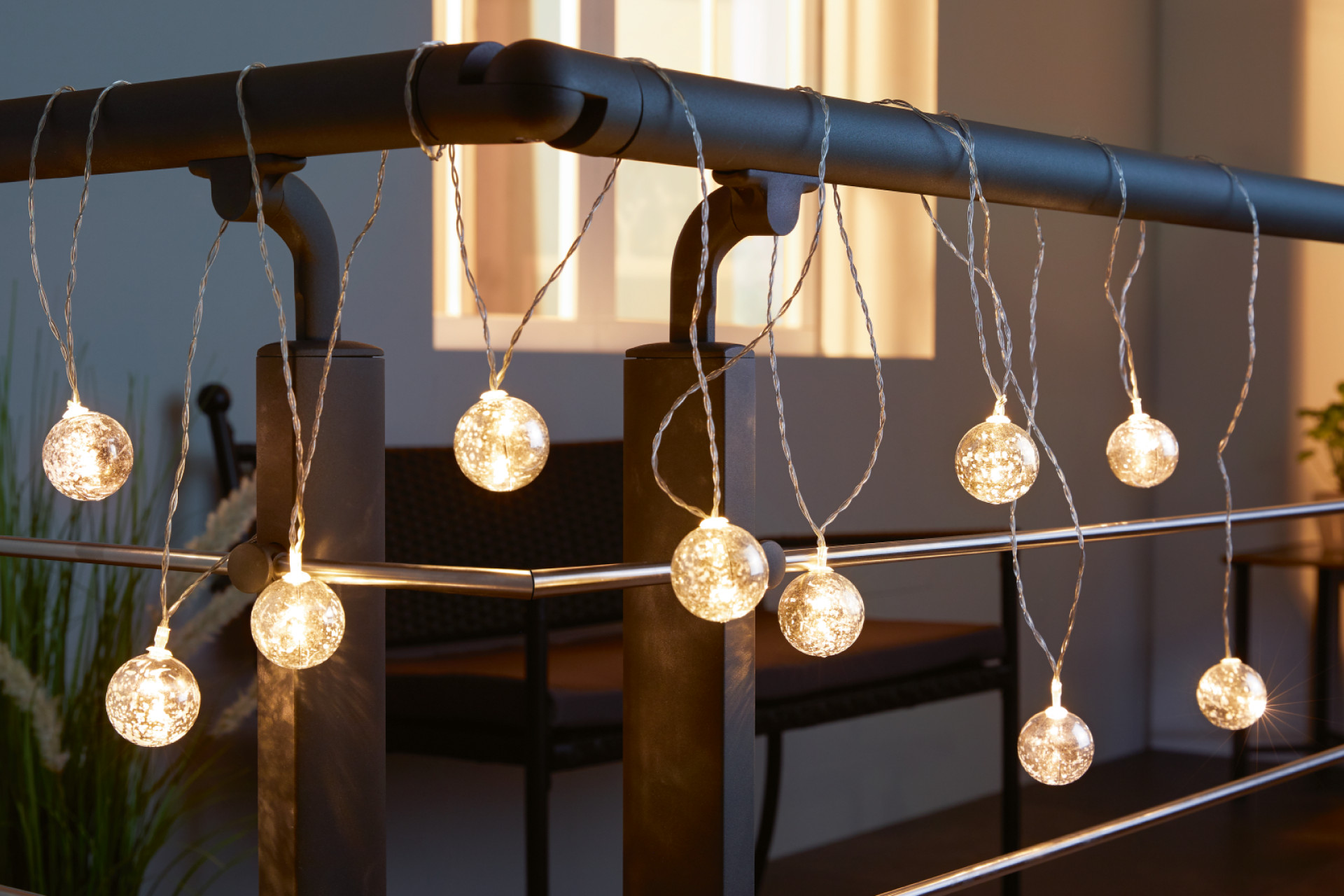 Svetila, luči, LED žarnice in svetilke mömax